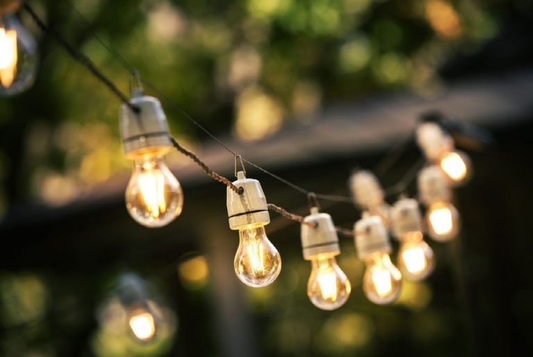 How to Set Up Backyard Outdoor Lighting Without Electricity - A Podcast ...